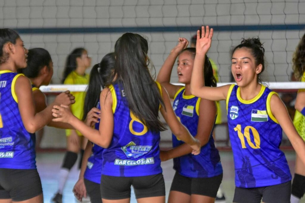 Atletas amazonenses embarcam para etapa regional dos Jogos Escolares da Juventude, em Tocantins ...